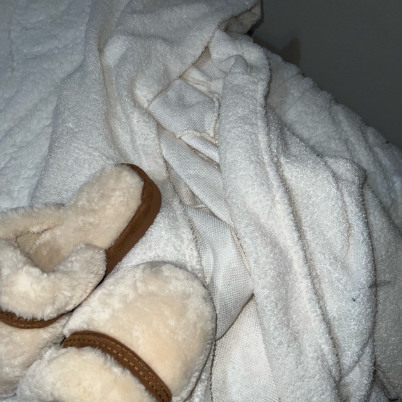 Intimates & Sleepwear | Robe And Slipper Set | Poshmark